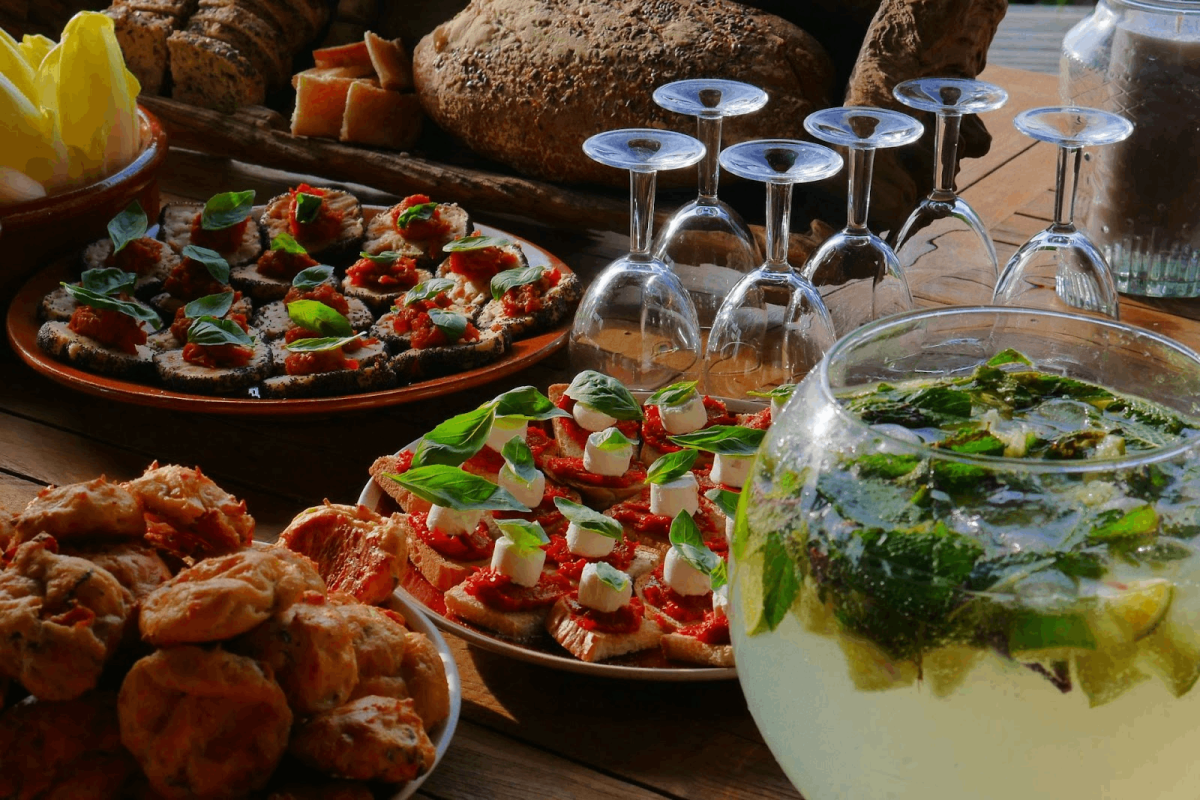 7 Tips for Planning a Business Cocktail Reception | The Loft on King